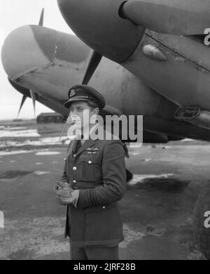 A de Havilland Mosquito NF Mark XII du 604 Squadron RAF, dans la neige ...