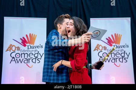 Lara Ricote, avec Russell Kane (à gauche), réagit après avoir remporté ...