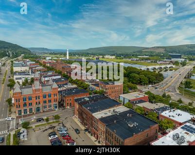 Vue aérienne du centre-ville de Corning Market Street avec des ...