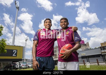 Keidean Coleman des Lions pose pour une photo avec son frère Blake ...