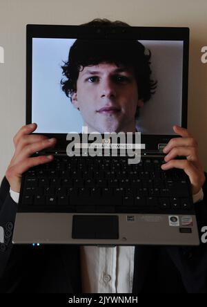 L'acteur Jesse Eisenberg qui joue Mark Zuckerberg, le fondateur de ...