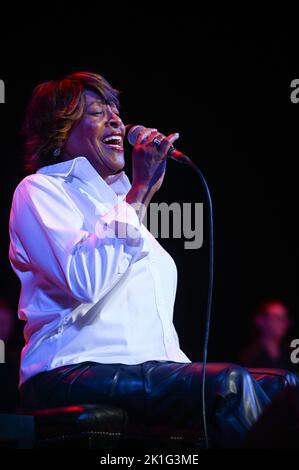 Gwen Dickey en train de jouer sur le circuit des géants de l'âme à l ...