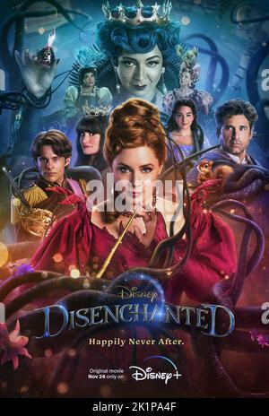 DÉSENCHANTÉ, de gauche à droite: Amy Adams, Maya Rudolph, 2022. ph ...