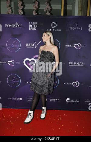 Julia Przybylski aka Julia (GNTM) beim Grand Opening der Beauty-Praxis MedicalThree & Lasernisee ...