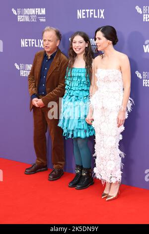 Toby Jones, Kila Lord Cassidy et Elaine Cassidy assistent à la première ...