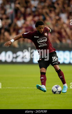 Tonny Vilhena, milieu de terrain hollandais de Salerntana, célèbre ...
