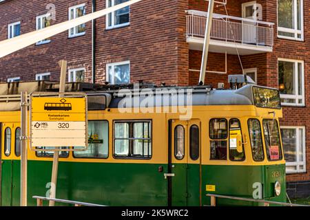 Le tramway à moteur 320 HKL désaffecté, avec le panneau « 3T », est ...