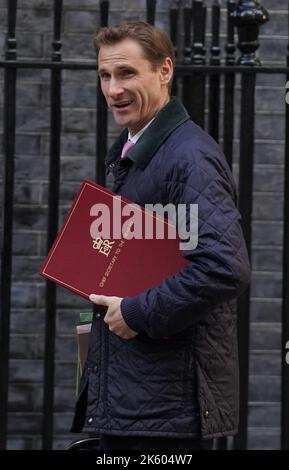 Le secrétaire en chef du Trésor Chris Philp quitte le 10 Downing Street ...