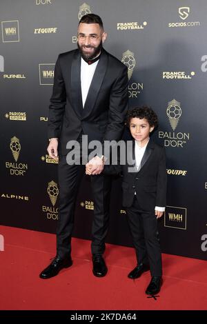 Karim Benzema du Real Madrid avec son fils Ibrahim arrive à la ...