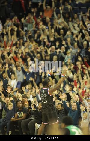 Le joueur de Harlem Globetrotters Thunder Law s'engage auprès de la ...