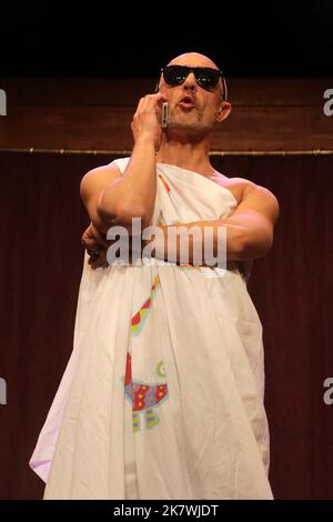 Nicolas Bienvenu. Pièce de théâtre : 'la soeur du Grec'. Comédie d'Eric ...