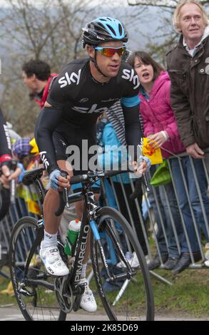 Richie porte de l'équipe Sky Procyclisme suivi d'un coéquipier ...