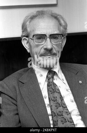 Oslo 19751001 l'auteur Alfred Hauge a 60 ans, et un livre sur lui ...