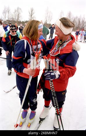 Beitostølen 19930327: La reine Sonja est un compagnon de la course des ...