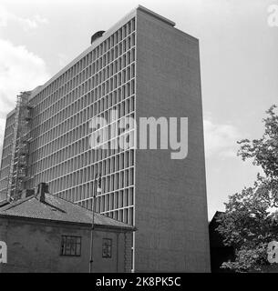 Oslo 19580724. Le nouvel édifice du gouvernement en construction, juin ...