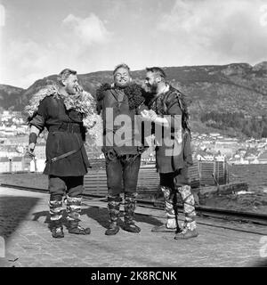Oslo, 19570617. L'enregistrement du film les Vikings (Vikings). Voici ...