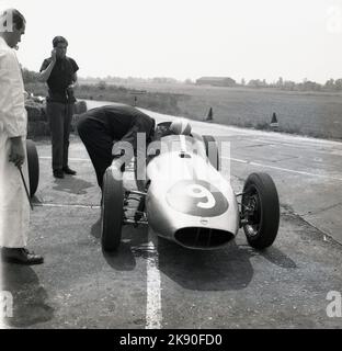 1962, historique, une voiture de course monoplace sur la piste, la ...