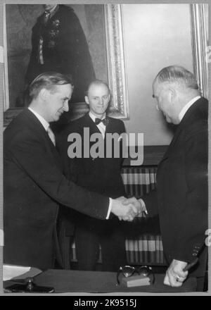 Conseils d'adieu pour le directeur général Gustaf Dahlbeck. Le ...