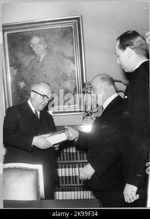 Conseils d'adieu pour le directeur général Gustaf Dahlbeck. Le ...
