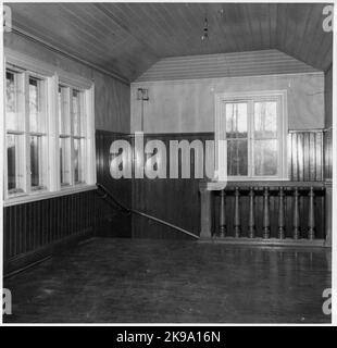 La gare a été construite en 1859. Une nouvelle maison de station, en bois d'un étage, a été ...