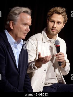 HILVERSUM - Tom Egbers et Chiel van Koldenhoven lors d'une présentation ...