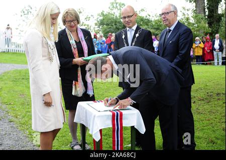 Oslo 20140814. Kronprins Haakon og kronprinsesse mette-Marit fikk ...
