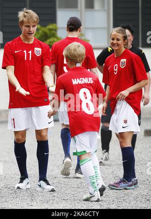 ASKER, Norvège 20150615. Le Prince Sverre Magnus (au centre), Martin ...