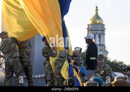 Répétition de la cérémonie de la montée du drapeau géant de l'Ukraine ...
