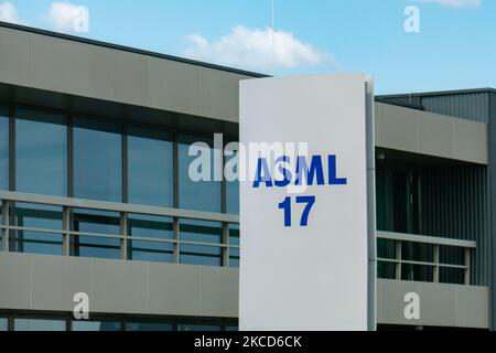 Panneau portant le logo ASML près de l'aéroport d'Eindhoven. ASML est une multinationale ...
