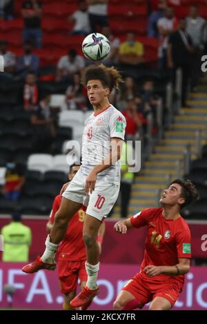 (10) MEJBRI Hannibal de Tunisie combat pour possession avec (9) AL ...