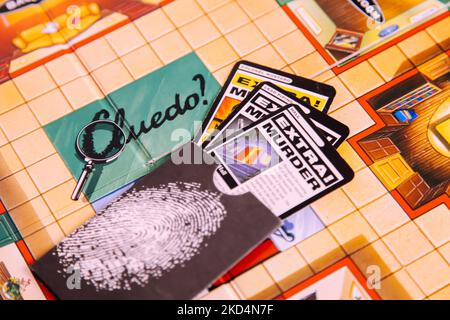 Jeu de société original de Cluedo de Waddingtons, Colonel Mustard avec ...