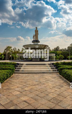 Kigali, Rwanda - 19 août 2022 : cette statue d'une femme et d'un enfant ...