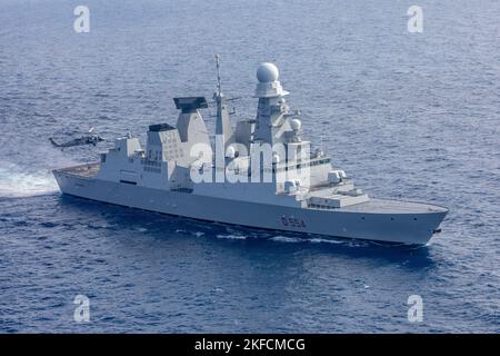 220908-N-MW880-1204 MER ADRIATIQUE (SEPT. 8, 2022) un hélicoptère MH ...