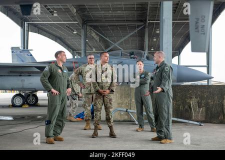 George Buch Jr., 386th commandant de l'escadre expéditionnaire de la ...