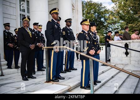 Colonel de l'armée américaine Shannon-Mikal Lucas (au centre), général ...