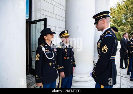 Colonel de l'armée des États-Unis Shannon-Mikal Lucas, général adjoint ...