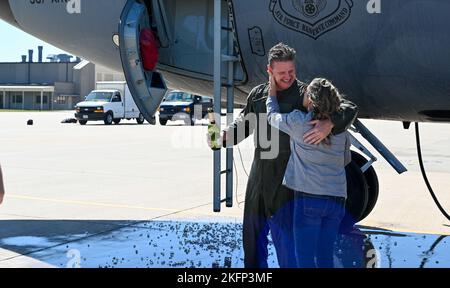 Le colonel Ken Humphrey, commandant du groupe des opérations 507th ...