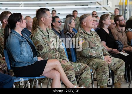 Le major général Bret Daugherty, l'adjudant général de la Garde ...