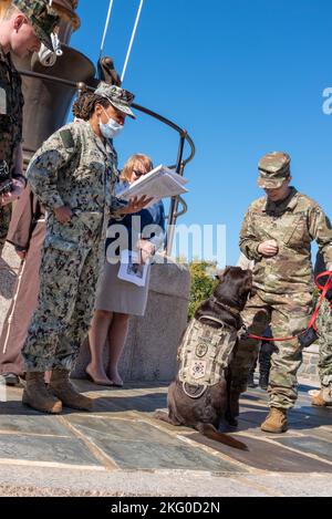 Le capitaine Anthony Keller, commandant de la médecine de la Marine et ...
