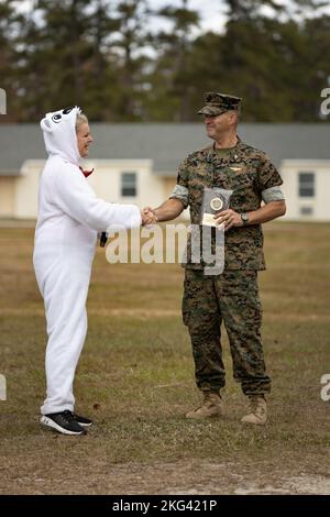 ÉTATS-UNIS Le Colonel Garth W. Burnett, commandant de la Marine corps ...