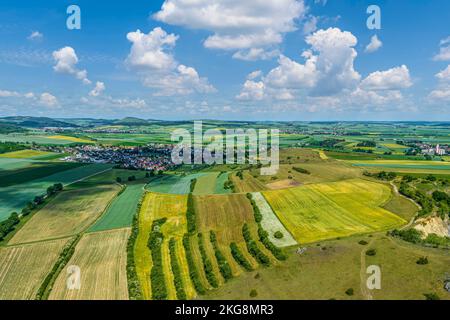 Vue aérienne des grottes de l'Ofnet à la frontière du cratère de Ries ...
