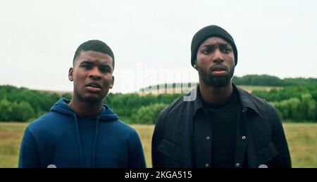 A CHASSÉ, (dit CHASSÉ), de gauche à droite: Malachi Pullar-Latchman ...