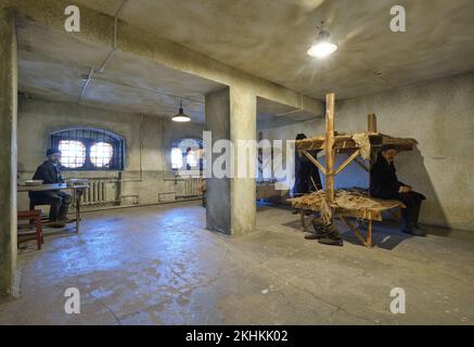 Récréation des hommes, cellule de prisonnier mâle, dortoir, caserne ...