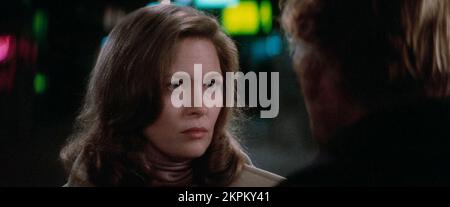 Los Angeles.CA.USA. Robert Redford et Faye Dunaway dans une scène en (C ...