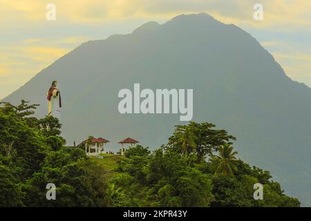 Grande statue de Jésus-Christ à Taman Balirancheng sur la côte se de l ...