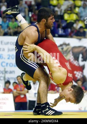 Zagreb, Croatie: Dominik Etlinger (en rouge) de Croatie célèbre après ...