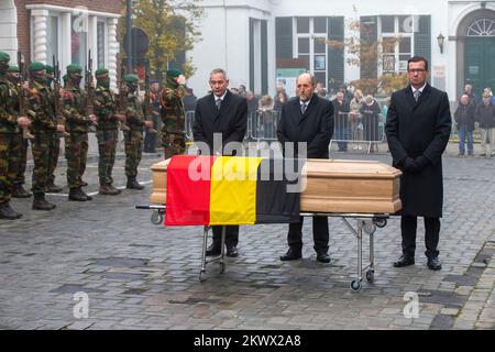 L'illustration montre les funérailles d'État de la ministre d'État ...
