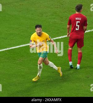 Mathew Leckie, en Australie, célèbre le premier but de son équipe lors ...