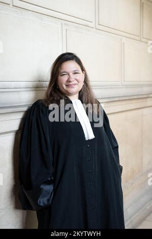 L'avocat Alienor Kamara Cavarroc pose au palais de justice, à 28 ...