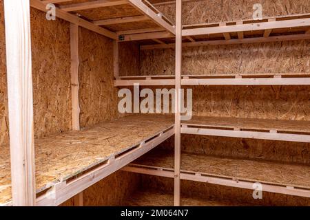 Les racks OSB, les étagères sont conçus pour stocker des objets ...